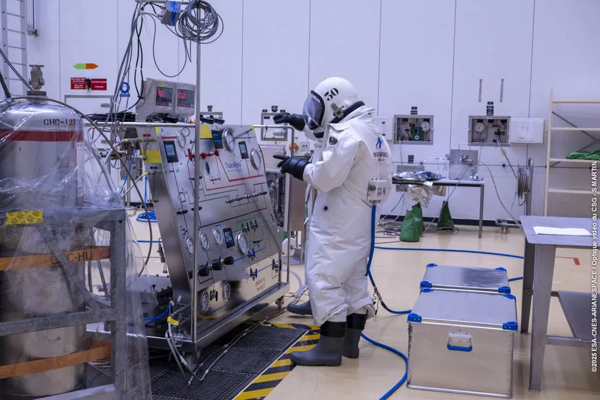 VV27: two new steps completed for MicroCarb and CO3D | Centre Spatial Guyanais